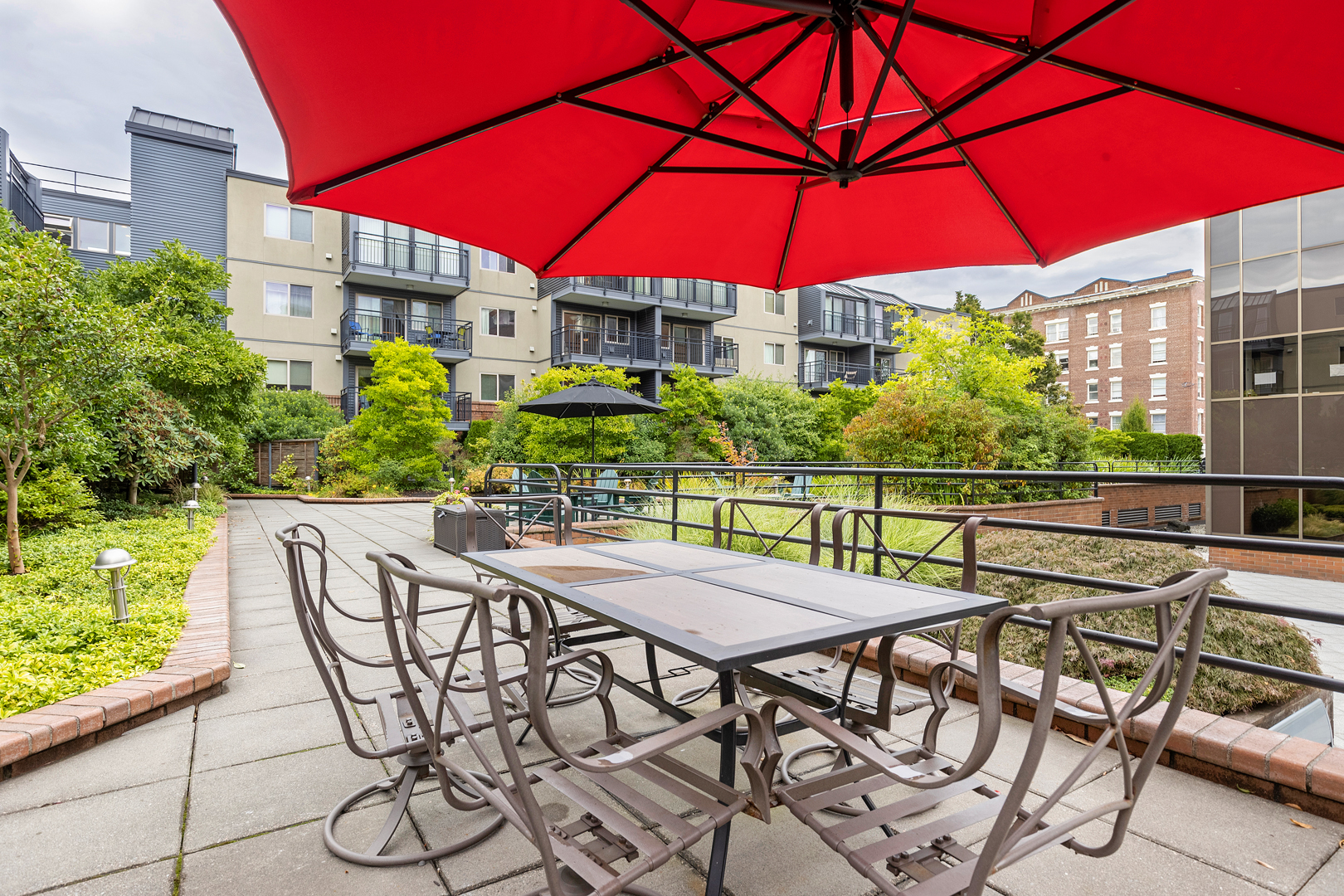 Picture Tour « Courtyard at Queen Anne Square